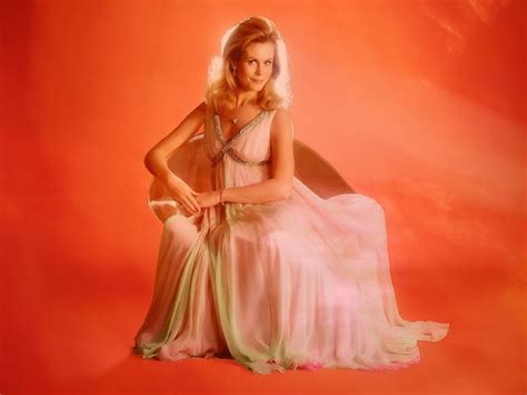 40 Glamorous Photos Of Elizabeth Montgomery In The 1960s And Early
