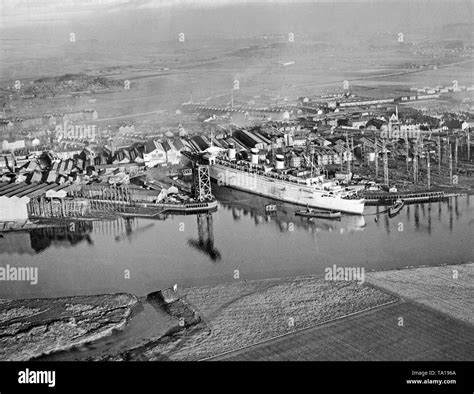 The Queen Mary Lies In The Fitting Out Quay Of The Shipyard John