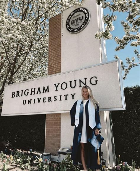 Knows How To Handle A Javalin R Hotmormonthots