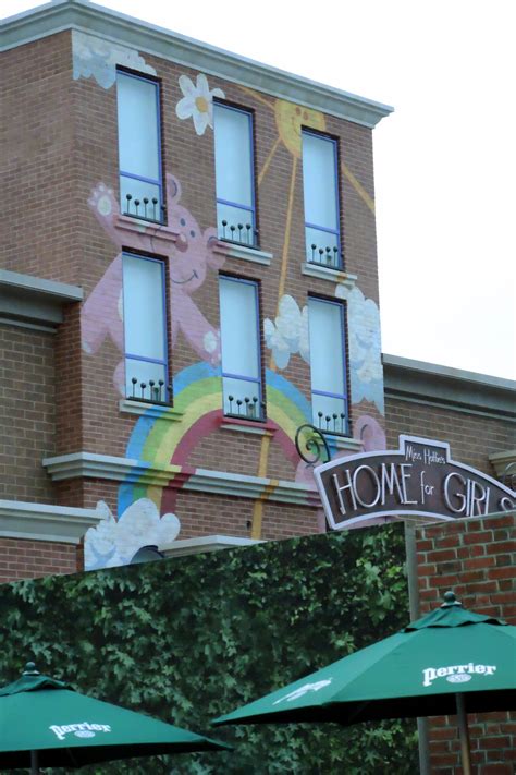 Behind The Thrills Universal Studios Hollywood 12514 Despicable