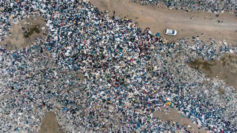 Chiles Atacama Desert Suffocates Under Fast Fashion Leftovers Daily
