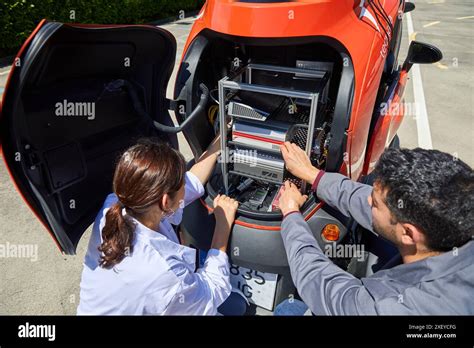 Twizzy Electric Vehicle Researchers Work In Two Electric Cars The First One Piloted Manually