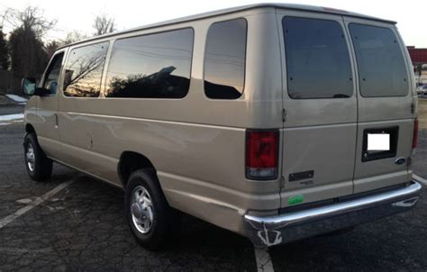 2007 Ford E350 Xlt 15 Passenger Extended Van Runs Great Super Clean