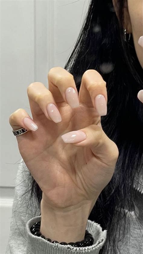 Nail에 있는 Msmin님의 핀 긴 네일 자연스러운 네일아트 프렌치 네일