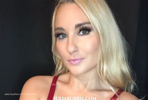 Free Live Show Now Goddess Julia Robbie Official Photos