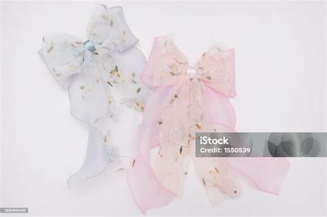 여자를위한 아름다운 머리 활 흰색 배경에 여자 머리에 대한 패션 액세서리 0명에 대한 스톡 사진 및 기타 이미지 0명 개인 장식품 공단 Istock