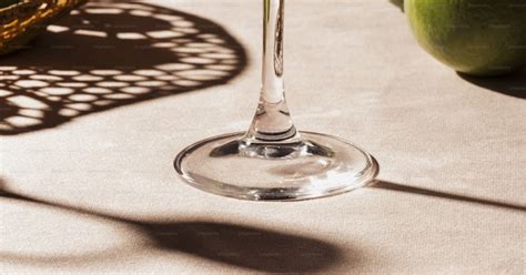 헤밍웨이 스페셜은 플로리디타 다이키리 1 를 기반으로 한 종일 칵테일로 럼 라임 주스 마라스키노 리큐어 자몽 주스로 만든 Ibait 인정받고 있습니다 사진