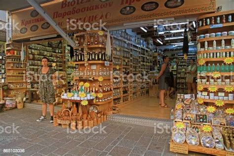 관광 쇼핑 거리는 오래 된 도시 Rethymno 크레타 그리스에서에서 크레타 섬 선물이 게 High Street에 대한 스톡 사진 및 기타 이미지 Istock