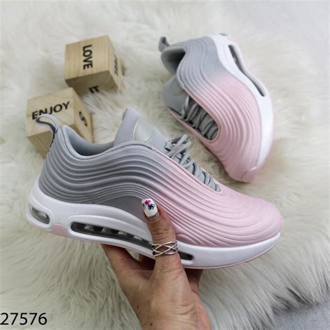 Кросівки жіночі — ціна 750 грн у каталозі Кросівки Купити жіночі речі за доступною ціною на Шафі