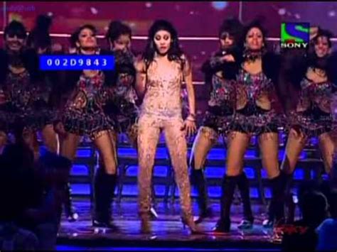 Sunidhi Chauhan Sexy Stage Dance Veethi