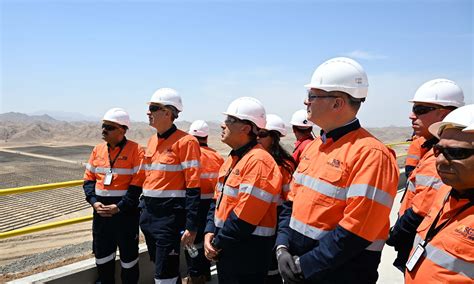 رئاسة في أثناء تفقده لمنجم السكري رئيس الوزراء يُشاهد أعمال التعدين تحت الأرض ويزور محطة