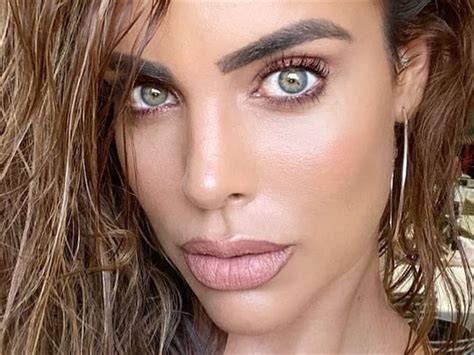 La Sensual Foto De Sara Corrales Duchándose Que Encendió Las Redes Sociales