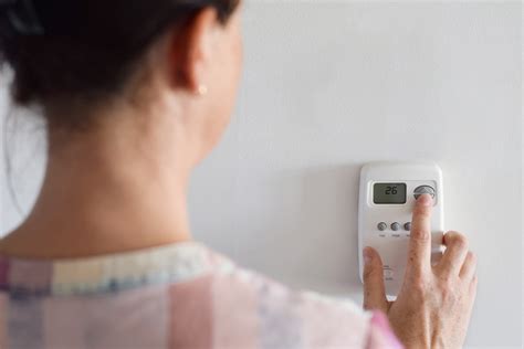 How To Reduce Energy Costs With A Programmable Thermostat Brisk Air Conditioning Residential