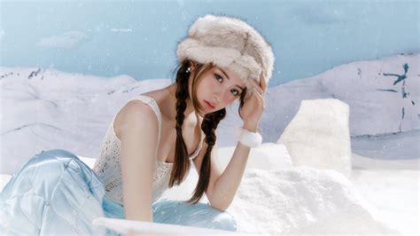 Huh Yunjin Wallpaper 4k 5k K Pop Singer