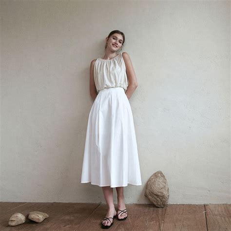 핀턱 플레어 롱 스커트 화이트 감도 깊은 취향 셀렉트샵 29cm