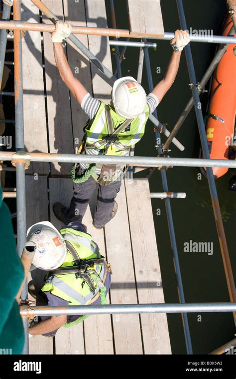 Building Scaffold Scaffolding Site Construction Rig Workers Stock Photo Alamy