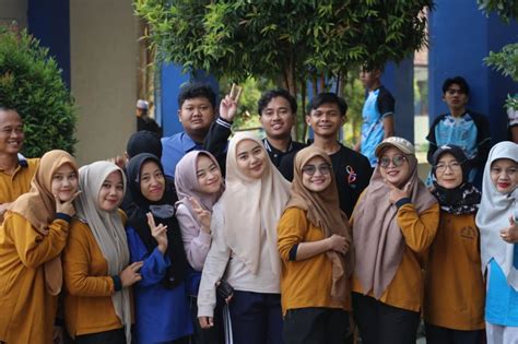 Selasabersih Kegiatansekolah Kebersihanlingkungan