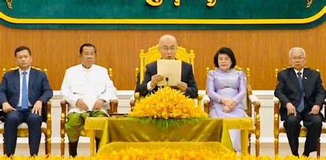 ព្រះមហាក្សត្រមានព្រះរាជបន្ទូលណែនាំឲ្យព្រឹទ្ធសភាត្រូវការពារផលប្រយោជន៍ទូទៅ និងយុត្តិធម៌សង្គម