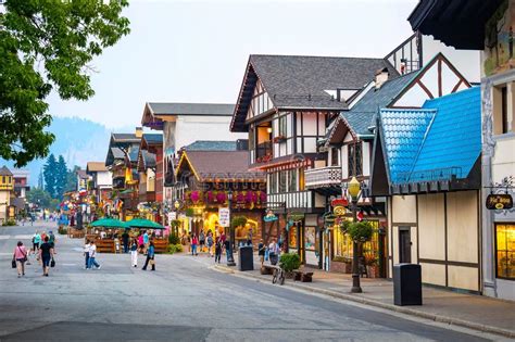 People Enjoying A Summer Evening In Leavenworth Editorial Photo Image Of Activity Leavenworth