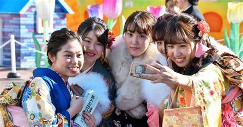 서소문사진관 옷 한벌 위해 1년 동안 허리띠 졸라맨다 화려한 일본의 성년식