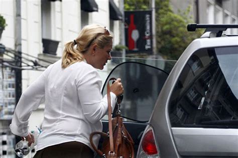 Лора Крумова зарязана от мъжа си с двете деца Ko4 Bg