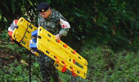 Thailandia Finito Lʼincubo Della Grotta Salvi I Dodici Ragazzi E Il