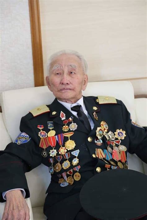 Халх голын дайнд оролцсон ахмад дайчдад хүндэтгэл үзүүлэв