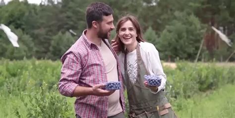 Ви серйозно пара втекла з Києва в село де вирощує спаржу Читайте на Ukr Net