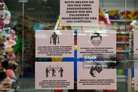 독일 다름슈타트 4월 17 2020 코로나 바이러스로부터 자신을 보호하기 위한 매장 입구지침 0명에 대한 스톡 사진 및 기타 이미지 Istock