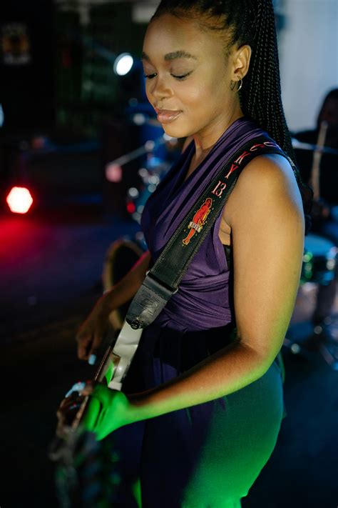 공연 군중 기타 기타 연주 기타리스트 남자 라이브 공연 라이브 쇼 라이브 음악 락 락 밴드 무대 공연 뮤지션 뮤지컬 이벤트 밤문화 밴드 블랙 앤