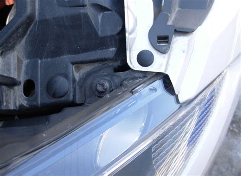 Замена лампочек ближнего света — Ford Fiesta (Mk VI), 1,4 л, 2008 года ...