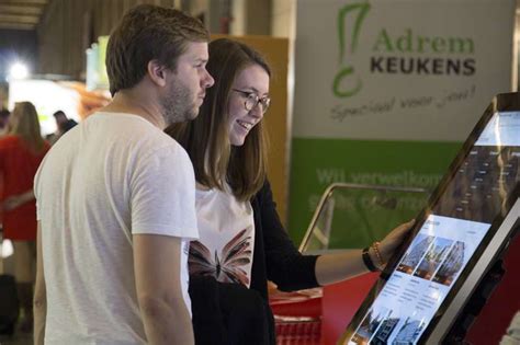 32 Inch PCAP Touch Screen With Dual OS Invotech Signage