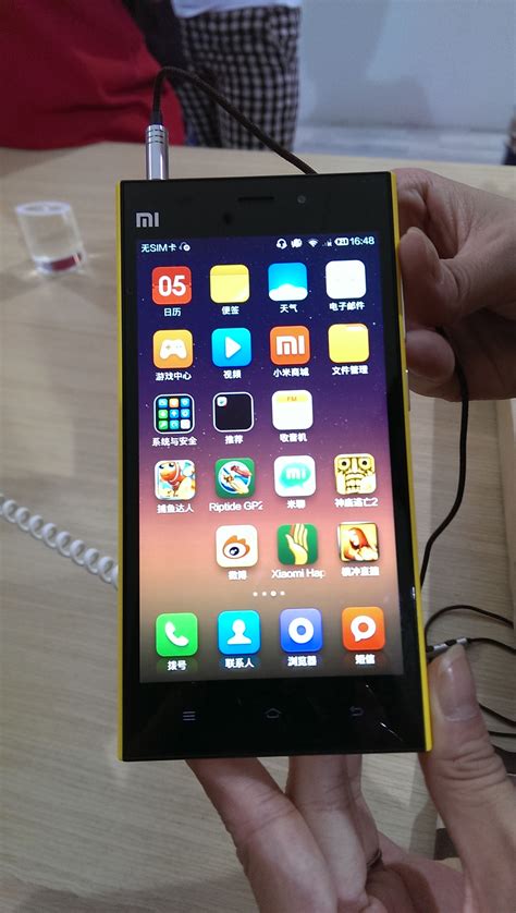 Hands On With The Xiaomi Mi-3 Android Smartphone