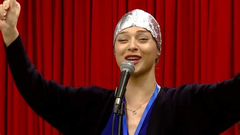 მღერის რობოტი სოფია Youtube