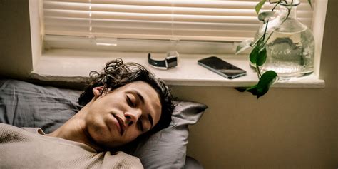 잠들기 전에 가장 마지막으로 보는 것이 스마트폰인가요 설문조사 All Things N