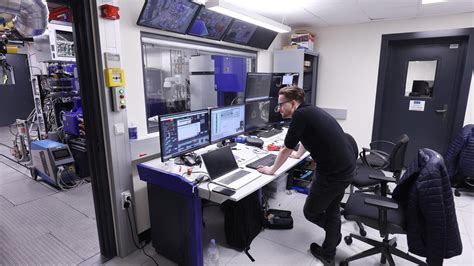 Een Hypermodern Pand Met Een Vleugje James Bond Hier Wordt De Nieuwe Motor Van Max Verstappen