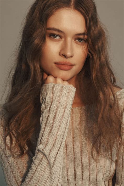 필크로 퍼펙트 레이어링 니트 티셔츠 앤트로폴로지 한국 공식 스토어 유니크한 여성 패션 및 라이프스타일 편집샵 200개이상의 프리미엄 브랜드 여성 의류 액세서리