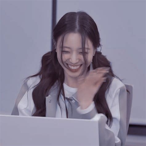 Pin by Hờ Trúc on ITZY Mirror selfie Itzy Selfie Pin by Hờ Trúc on ITZY Mirror selfie Itzy Selfie