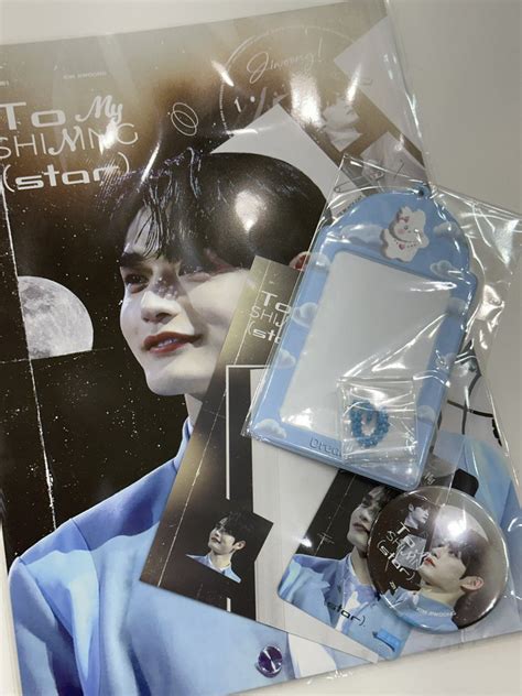 전완근 On Twitter 🖤홍대드리미스페이스🖤 음료 대신 포카 홀더를 구매할 수 있어서 새로웠어요 블랙이랑 하늘색 엄청