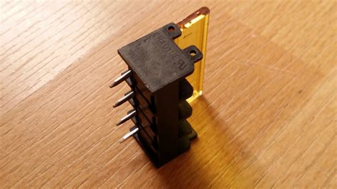 Konektor Pcb 4 Pin Hb 9500 74686665