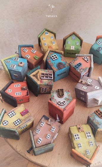 Можно повесить на ёлку маленькие домики домики из дерева минидомики House Houses