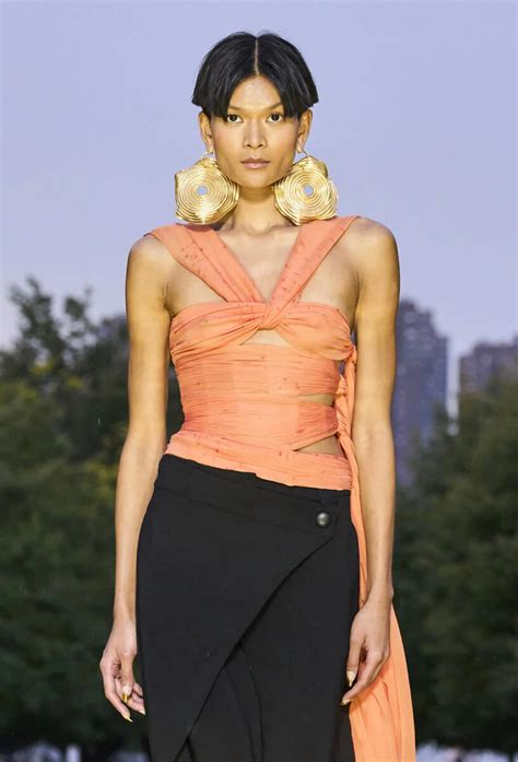 Peach Fuzz Персиковый пушок вот как мы будем носить цвет выбранный Pantone в 2024 году