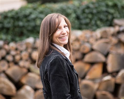 Electronic Press Kit — Angie Miller