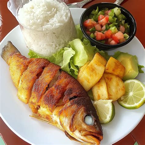 Pescado Frito Con Yuca Arroz Y Ensalada Las Recetas De Mi Abuela