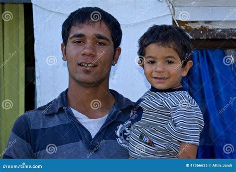 Famille Gitane Janjevo Kosovo Image éditorial Image Of Costume Lointain 47366635
