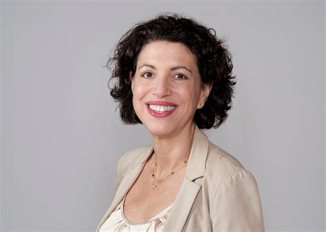 Andrea Tinianow Medium