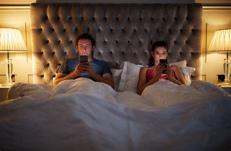 Addiction To Social Media Can Wreck Your Sex Life Experts Warn GG