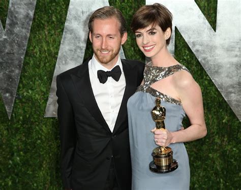 Anne Hathaway Picture 1 2013 Vanity Fair Oscar Party Arrivals