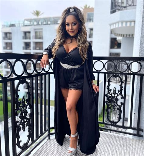 Jersey Shores Nicole ‘snooki Polizzi Shows Off Her Curves In Tiny