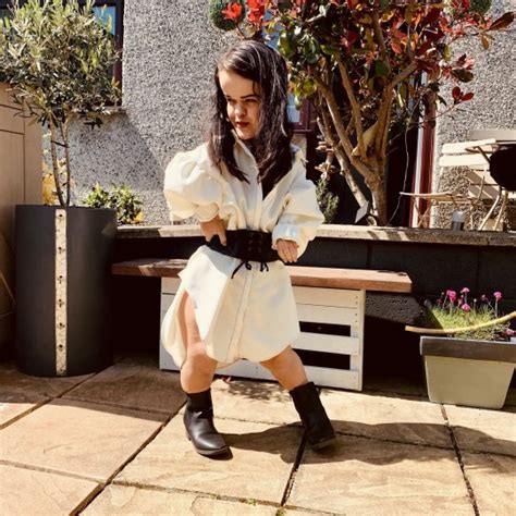 Meet Caitlin Hellyer The Fashion Blogger With Dwarfism Who Has Been An